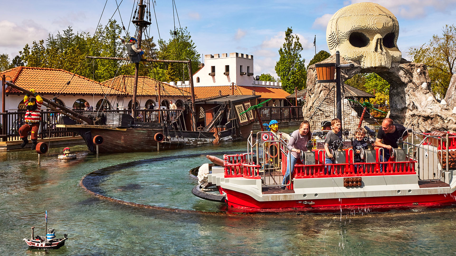 Meet real pirates in Pirate Land in LEGOLAND®